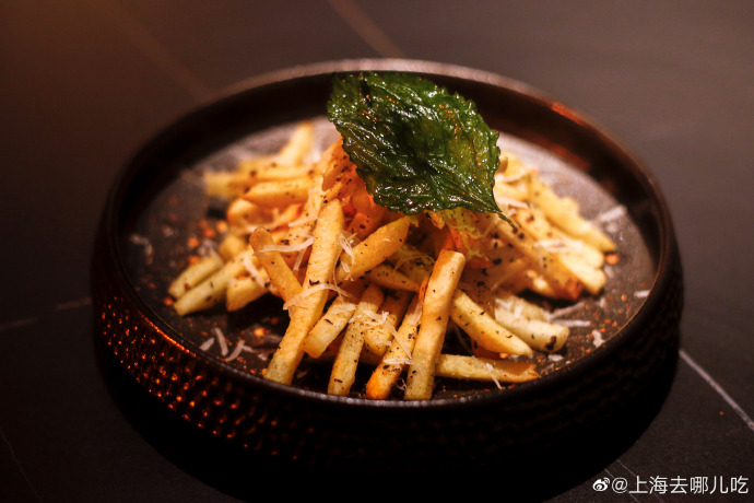 #魔都探店#📍DEEP CLUBDEEP深是首个全球Whiskey Club品牌，2021年，第一家旗舰店在上海正式启动。DEEP将氛围与态度 ...