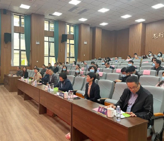 王冬梅名师工作室成员纳新暨济南市智趣教育研究基地授牌仪式举行_新浪山东_新浪网