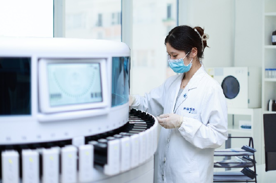 罗氏诊断BenchMark ULTRA PLUS平台首次亮相进博会_手机新浪网