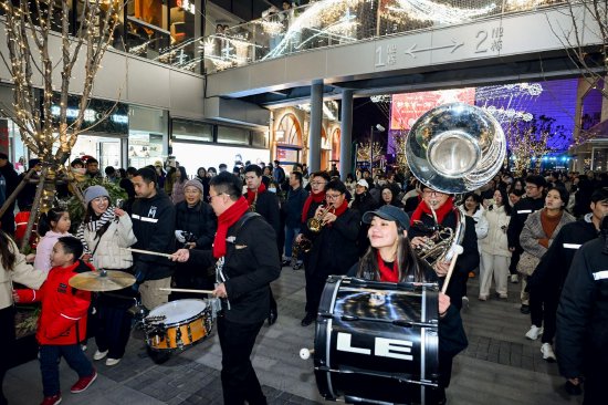 流光焕变 西岸梦中心开启“新年第一游”_新浪上海_新浪网