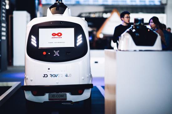 京东物流肖军携两款机器人亮相JDD大会，将投入量产商用
