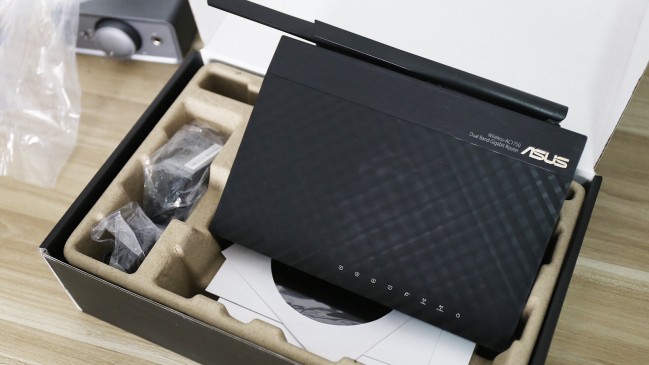 比老款更强，华硕RT-AC66U B1路由器开箱测试__财经头条