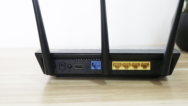 比老款更强，华硕RT-AC66U B1路由器开箱测试__财经头条