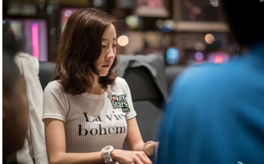 90后美女被封为德扑女神，那她是谁？|女神|美女|牌手_新浪新闻