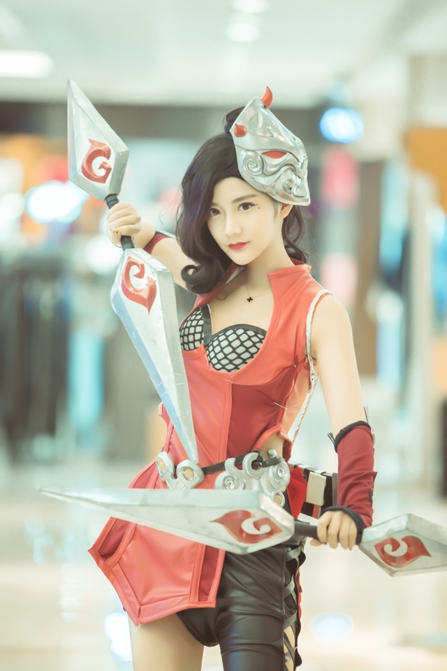 游戏玩家对决金鹰京华城店 五位COSER艳丽登场_新浪游戏_手机新浪网