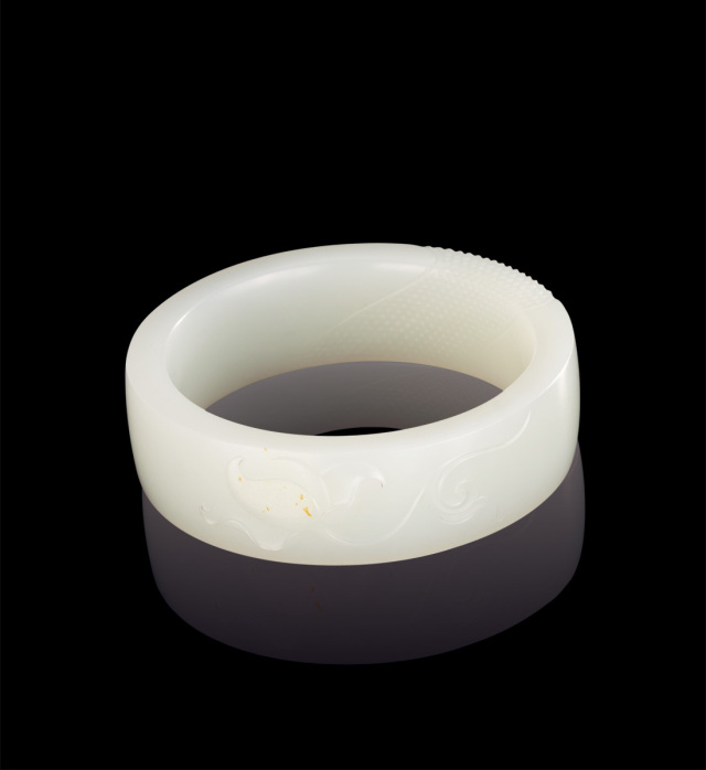 手镯是所有玉器中最为奢侈的