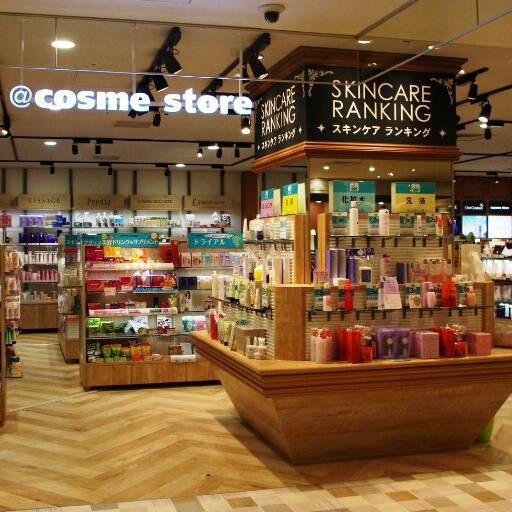 除了药妆店,日本还有cosme store美妆护肤综合聚集地