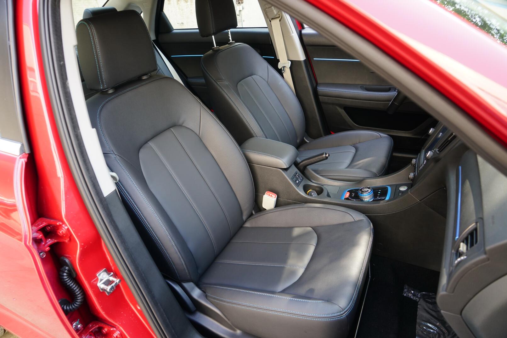 宋楠：460公里续航！首评北汽新能源EU400-新浪汽车