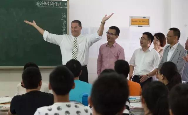 石首一中与美国威奇托市独立高中签订姐妹校合作协议