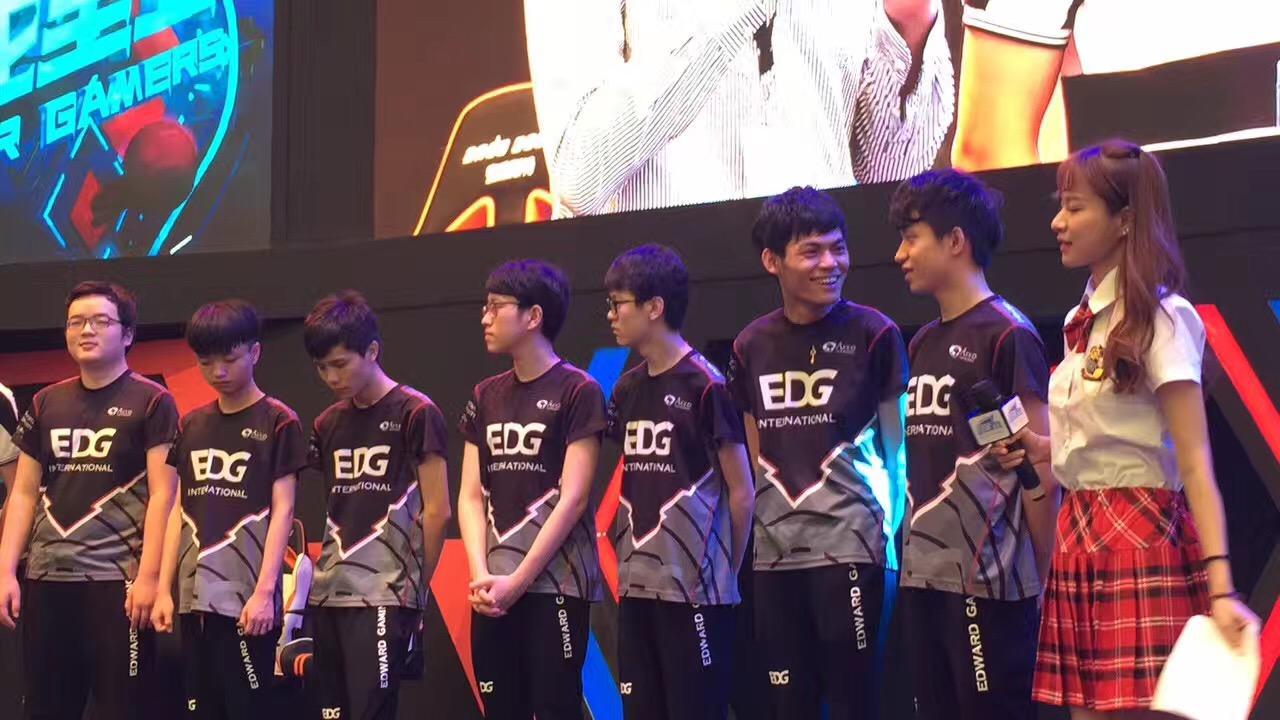 EDG战队现身2017ChinaJoy 厂长豪言誓将夺冠_综合_新浪游戏_新浪网