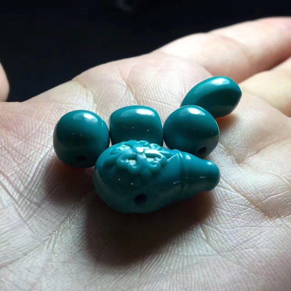 为啥要玩天然原矿绿松石？这些原因足以说服你。