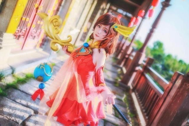 王者荣耀真人cos 美炸天 想把火舞妹妹抱回家新浪游戏手机新浪网