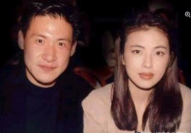 歌神张学友近照曝光，妻子罗美薇51岁，依旧很美