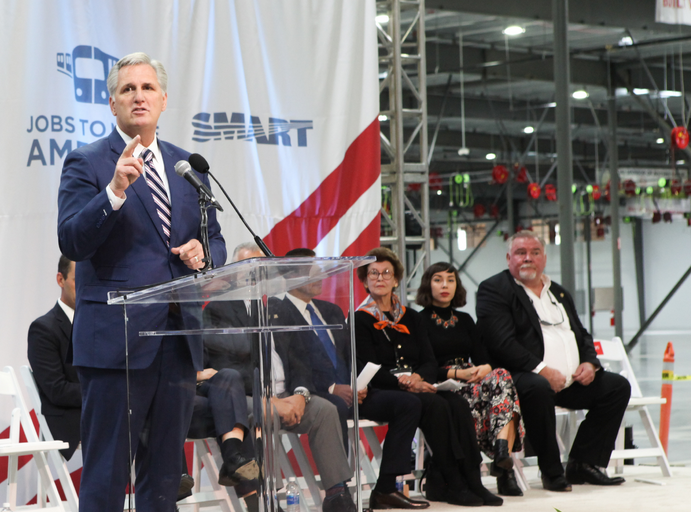 为美国创造上千就业岗位，这么多老外为比亚迪站台！-新浪汽车