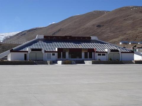 中国机场之最：离市区最远的机场（137公里）_新浪新闻