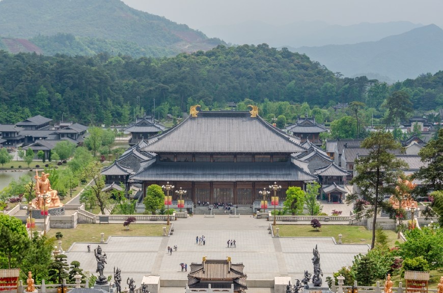 与灵隐寺齐名的弥勒道场，就在宁波这座山上