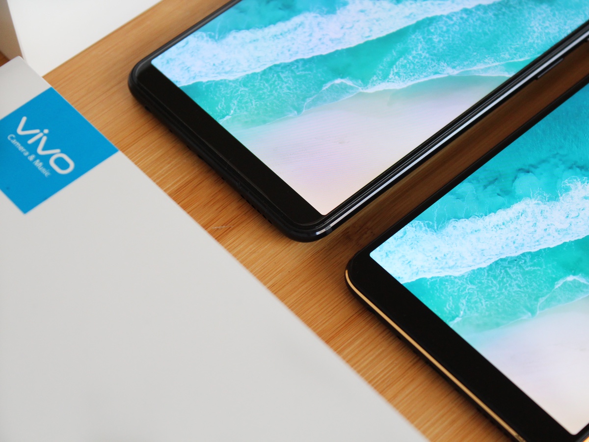 更大更好用的全面屏手机 vivo X20 Plus开箱图赏