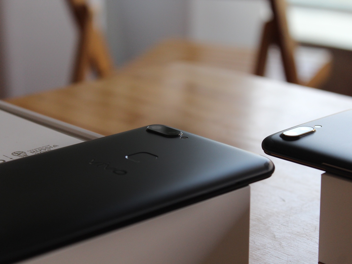 更大更好用的全面屏手机 vivo X20 Plus开箱图赏