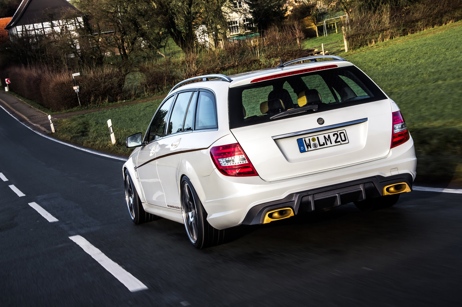 Loewenstein梅赛德斯奔驰AMG C63 702马力6.2升V8发动机-新浪汽车