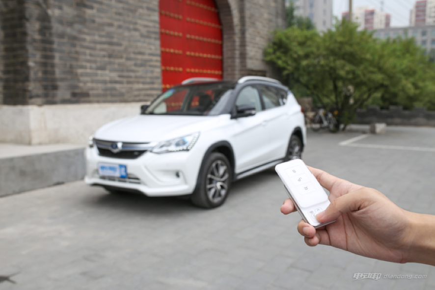 比亚迪宋EV300车主访谈 优秀的纯电SUV-新浪汽车