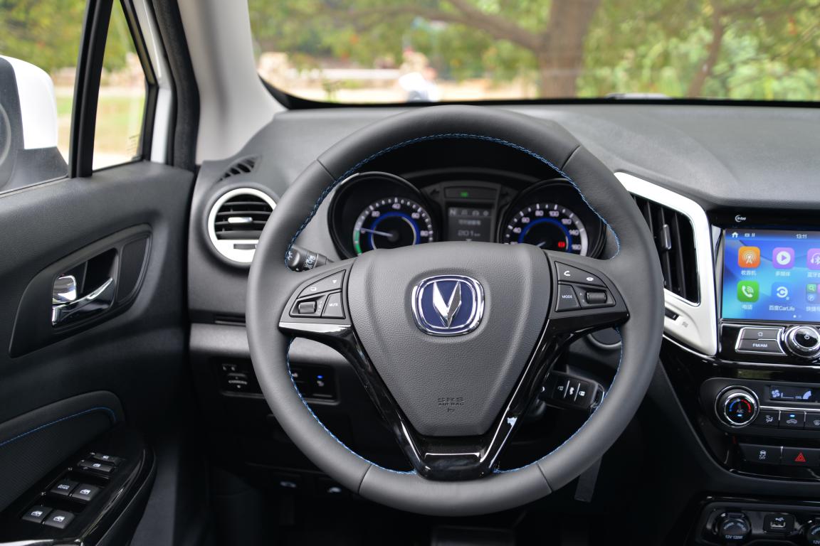 宋楠：续航300公里！长安CS15EV/逸动EV300深度试驾-新浪汽车