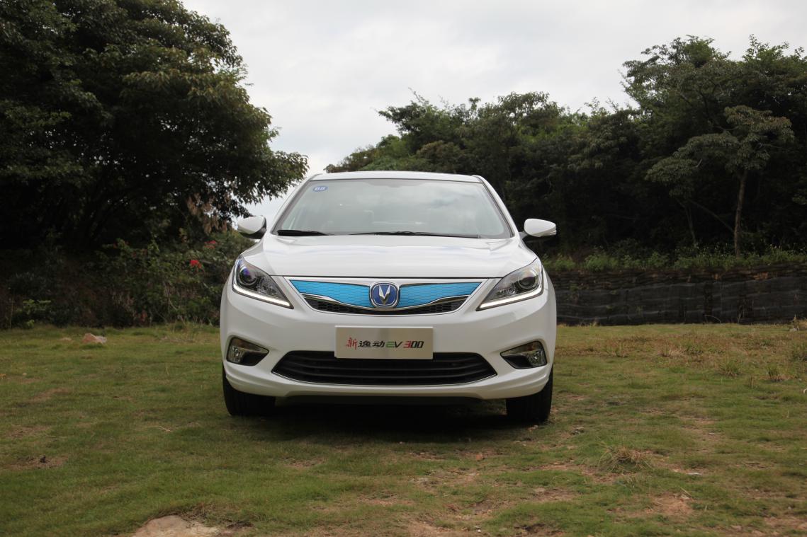 宋楠：续航300公里！长安CS15EV/逸动EV300深度试驾-新浪汽车