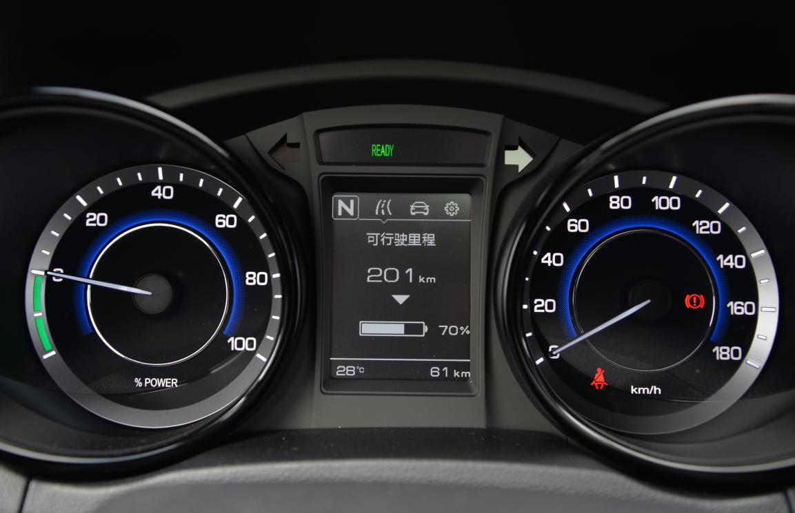 宋楠：续航300公里！长安CS15EV/逸动EV300深度试驾-新浪汽车