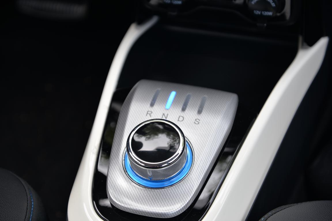 宋楠：续航300公里！长安CS15EV/逸动EV300深度试驾-新浪汽车