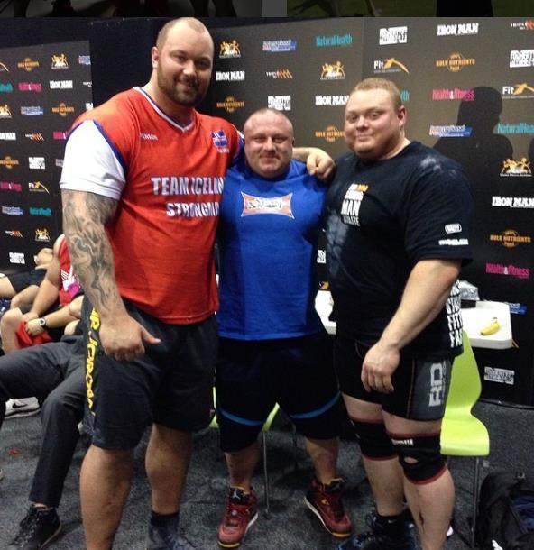 壮汉深蹲420公斤流鼻血！如此重量常人只有看的份！