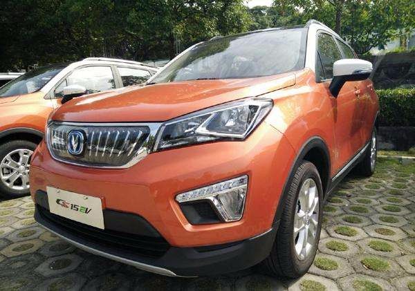 续航达300km以上配置厚道 试驾长安逸动EV300和CS15EV-新浪汽车