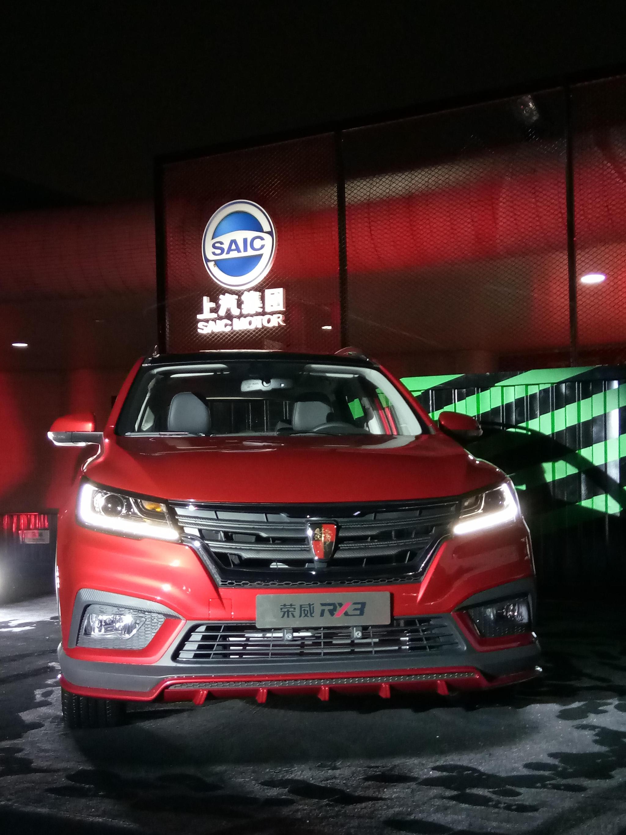 有智有颜有料，终身送流量！互联网SUV荣威RX3上市，8.48万起售-新浪汽车