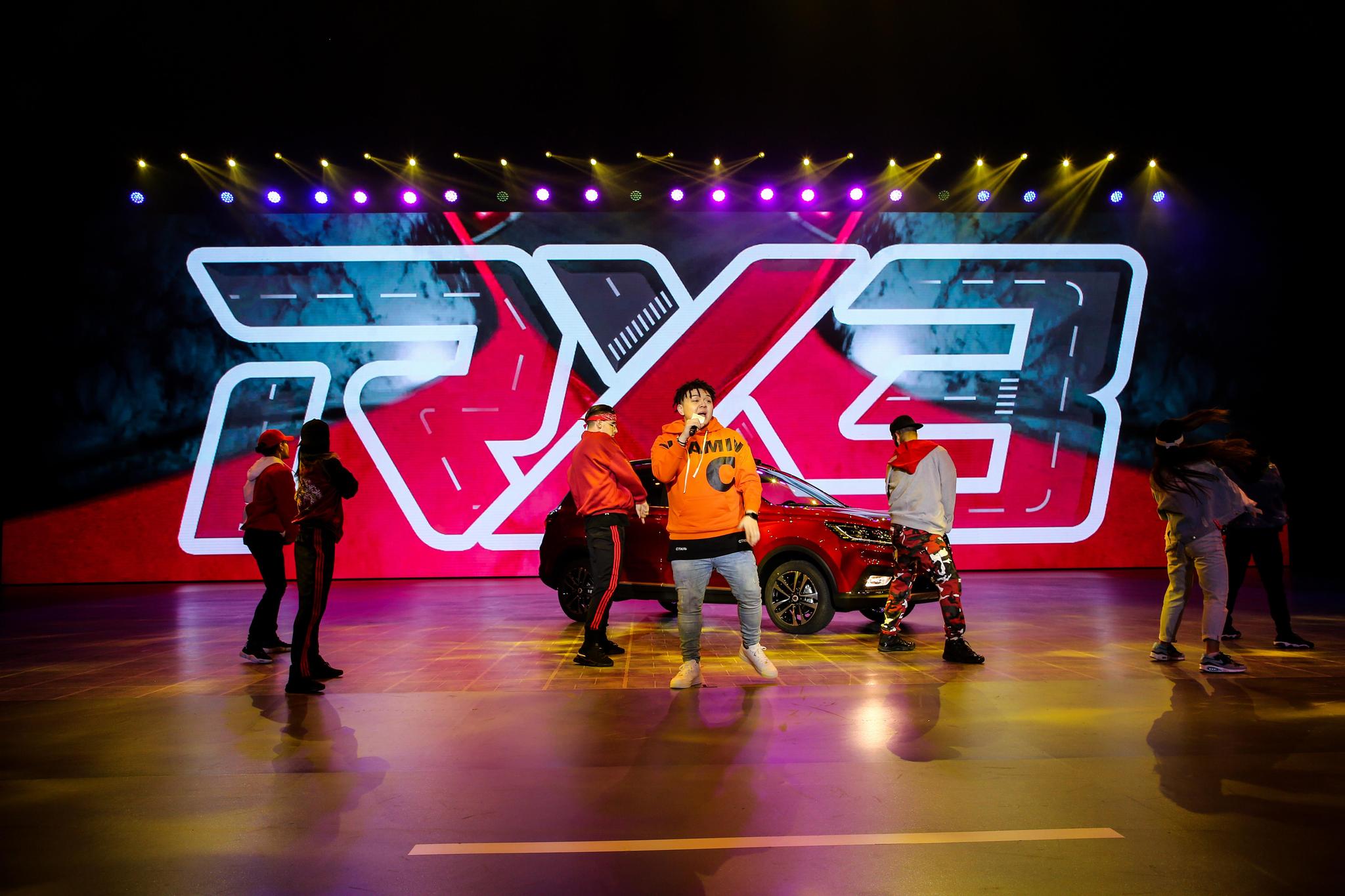 有智有颜有料，终身送流量！互联网SUV荣威RX3上市，8.48万起售-新浪汽车