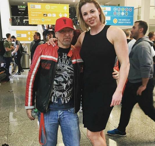 身高190cm的健身女，一身肌肉让人不敢妄动，你的臂围有她粗吗？|健身|身高|玛丽_新浪新闻