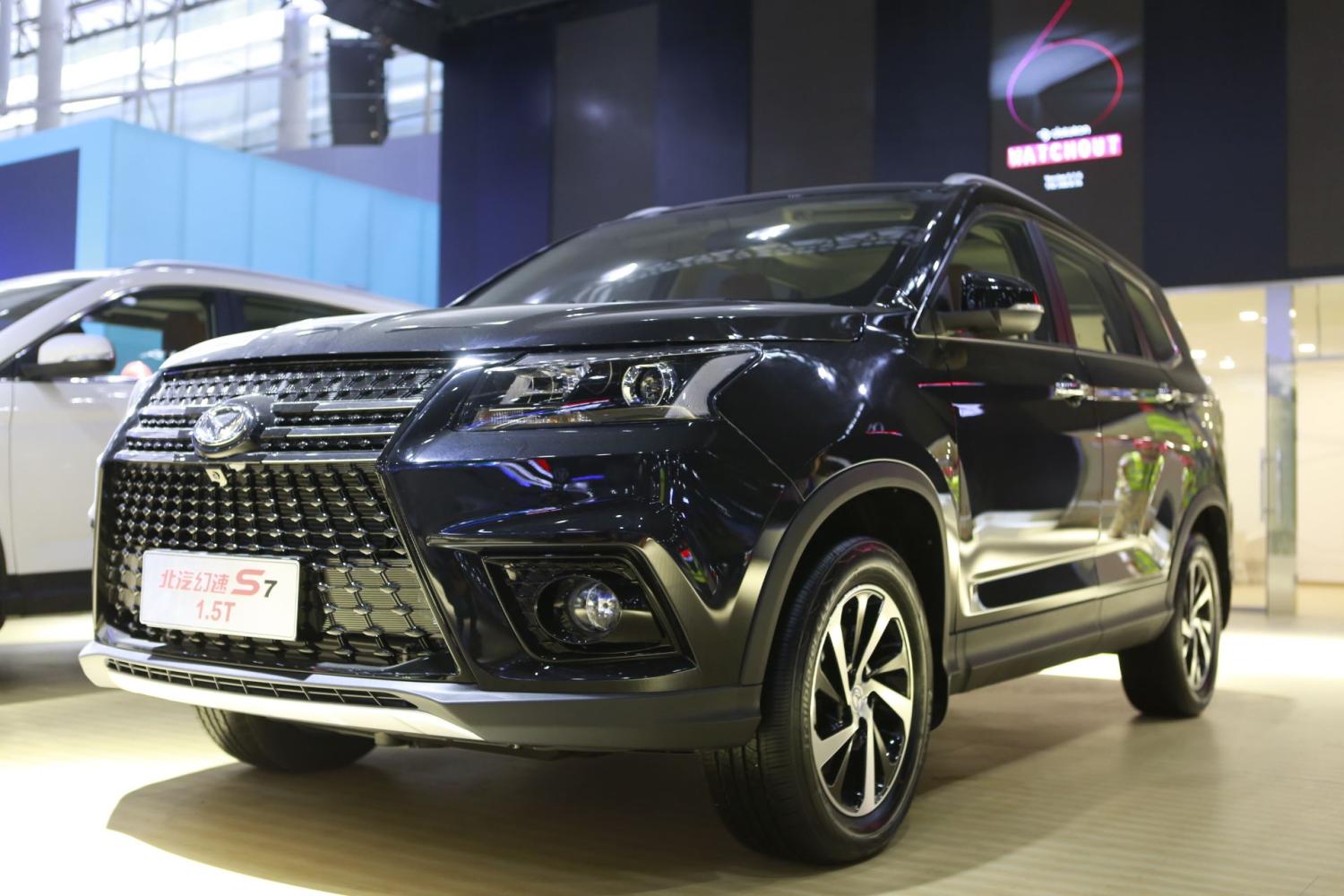 这7座SUV7.88万起配1.5T+8AT,还提供20万公里质保，比风光580值