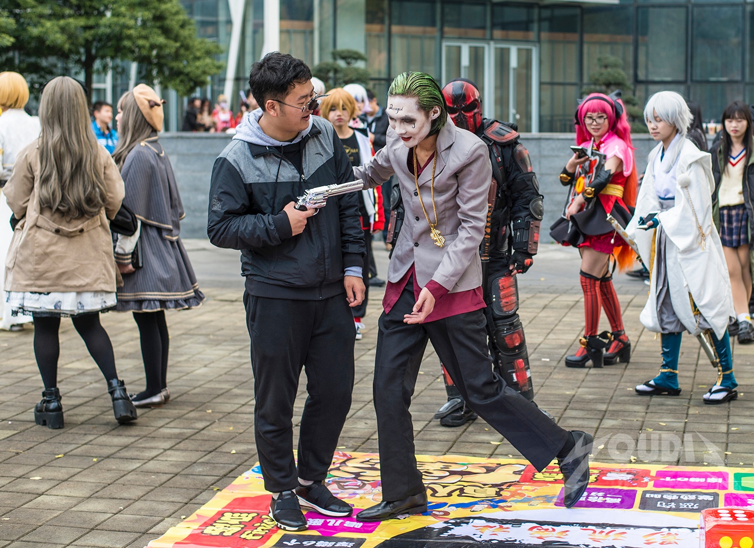 成都iComic漫展 高颜值Coser不畏严寒嗨翻现场