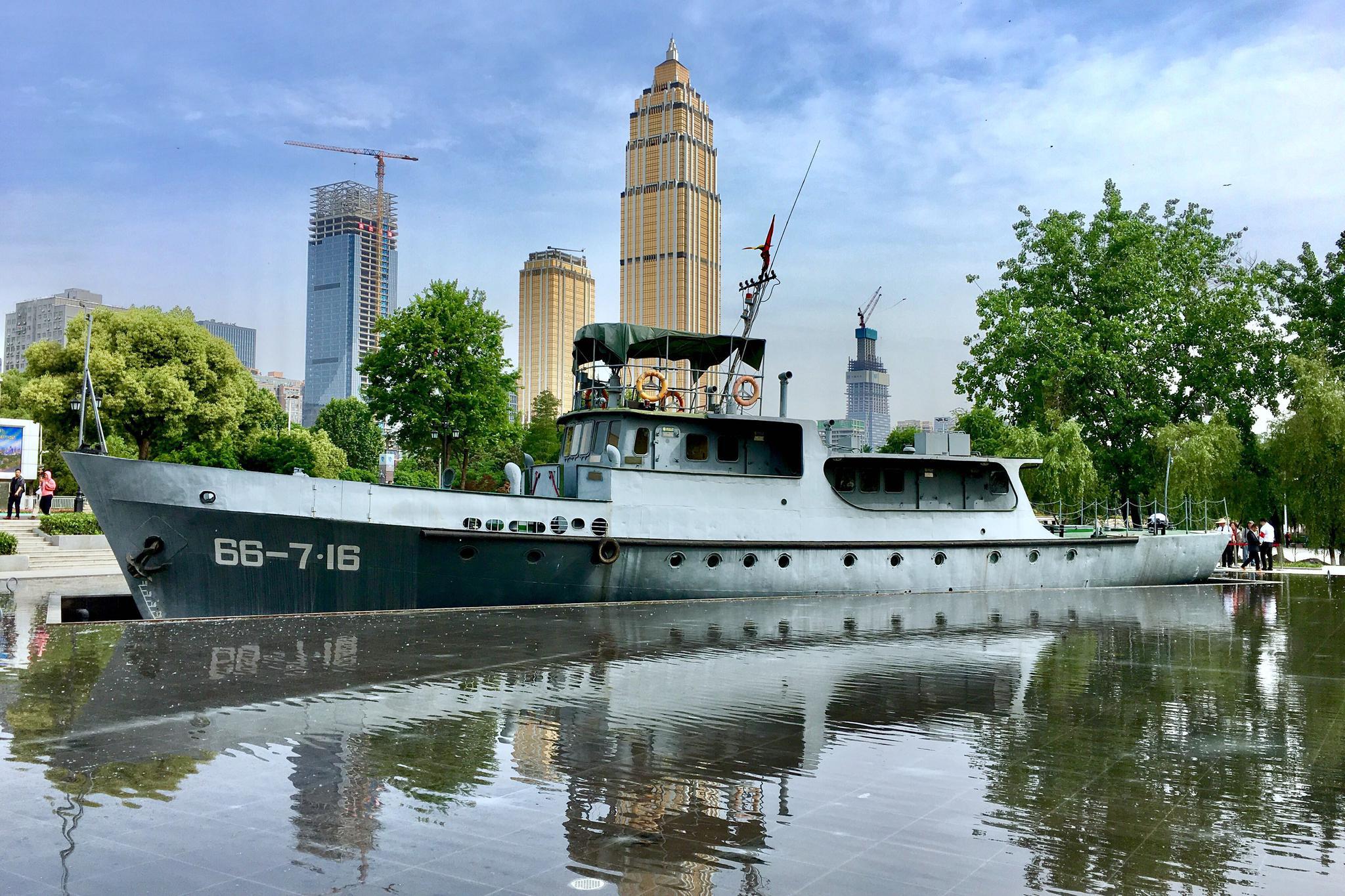 毛主席曾检阅渡江群众的66-716艇【汉口江滩】|汉口江滩|毛主席|群众_新浪新闻