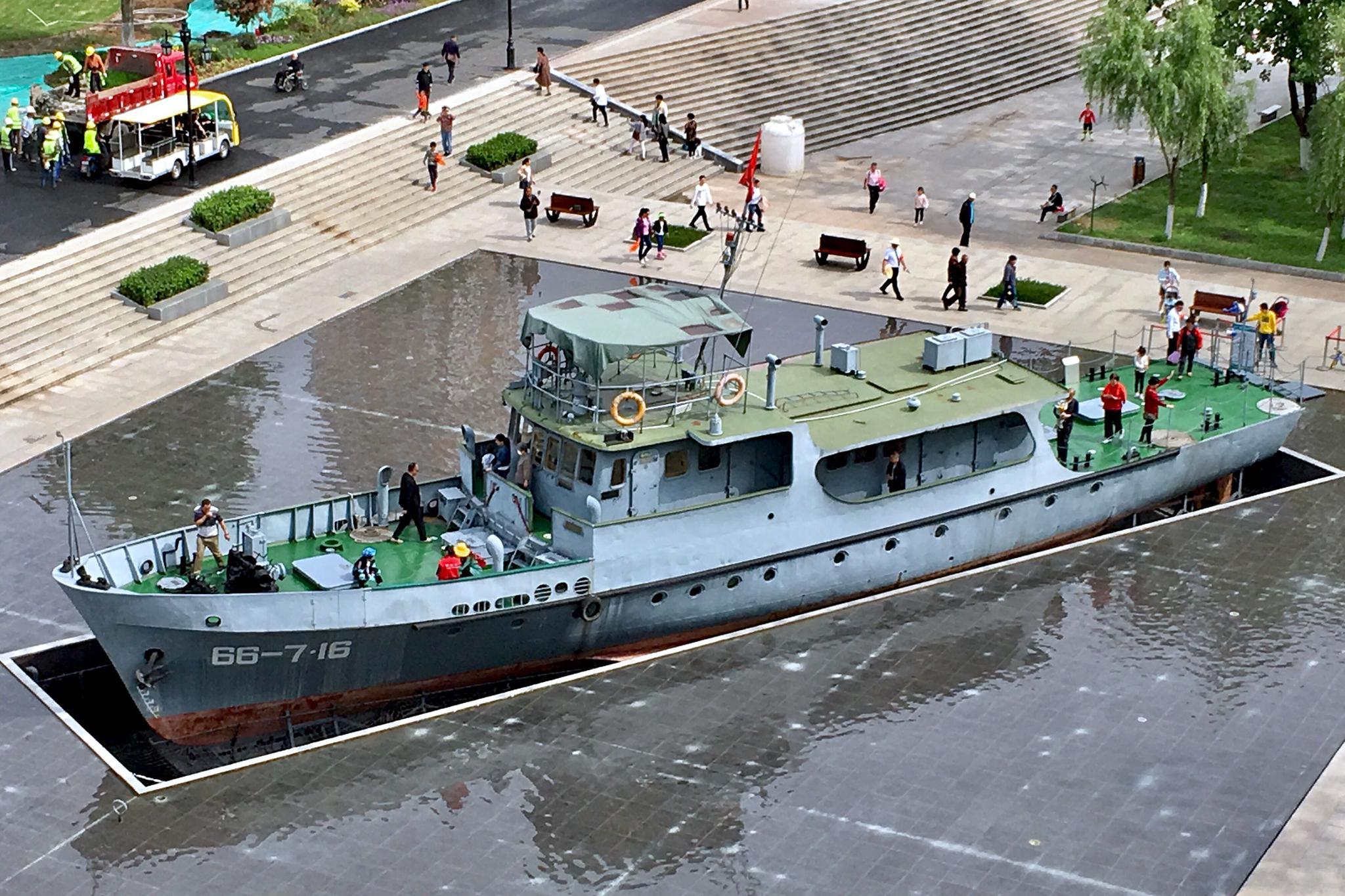 毛主席曾检阅渡江群众的66-716艇【汉口江滩】|汉口江滩|毛主席|群众_新浪新闻