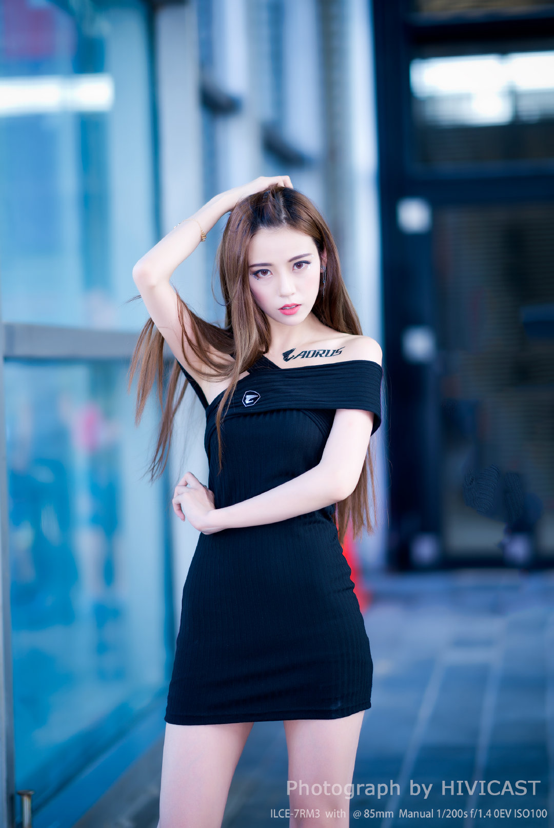 姣美撩人的长发美女,很漂亮哈。