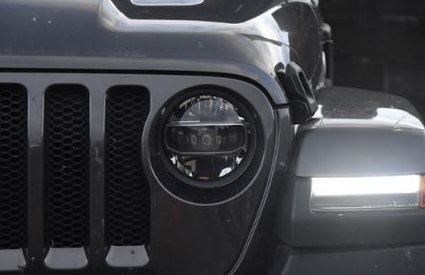 牧马人涉水深度可达762mm，就问你服不服-新浪汽车