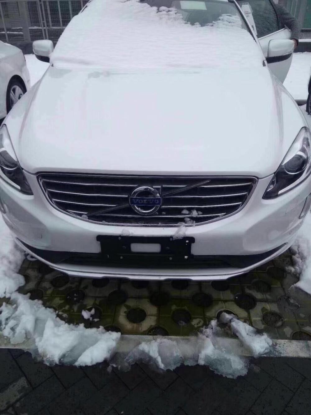 偶遇16款沃尔沃S60L库存车, 工作人员: 被大雪覆盖, 统统5折处理-新浪汽车