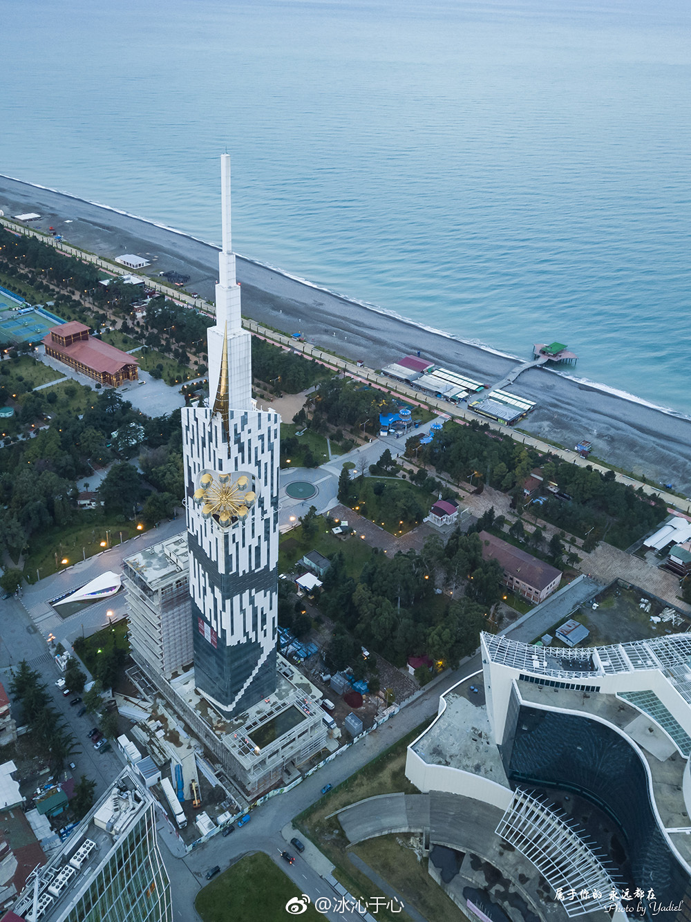 巴统（Batumi）位于格鲁吉亚西南部，坐落在黑海东岸|巴统|格鲁吉亚|共和国_新浪新闻