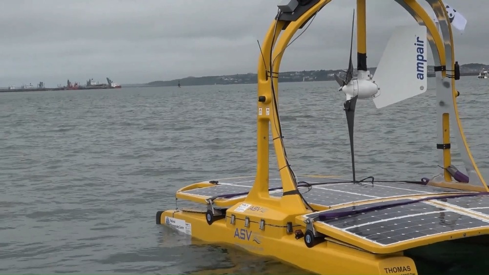 来自南非南安普顿大学的C-Enduro无人船，这船和其它无人船的不同点就...|南非|南安普顿大学|不同点_新浪新闻