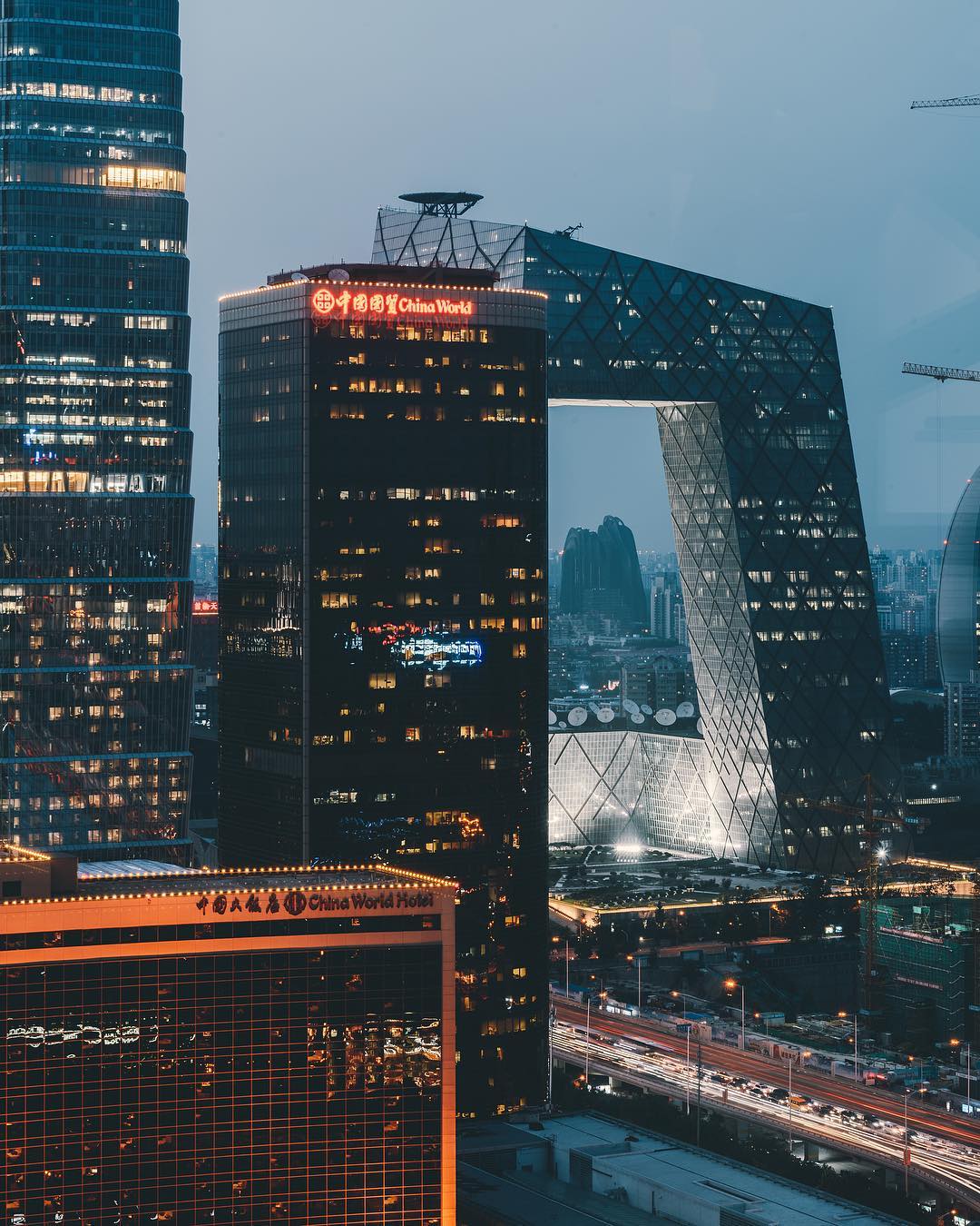 摄影师Eric Cheung1984 年出生于北京，旅居英国多年