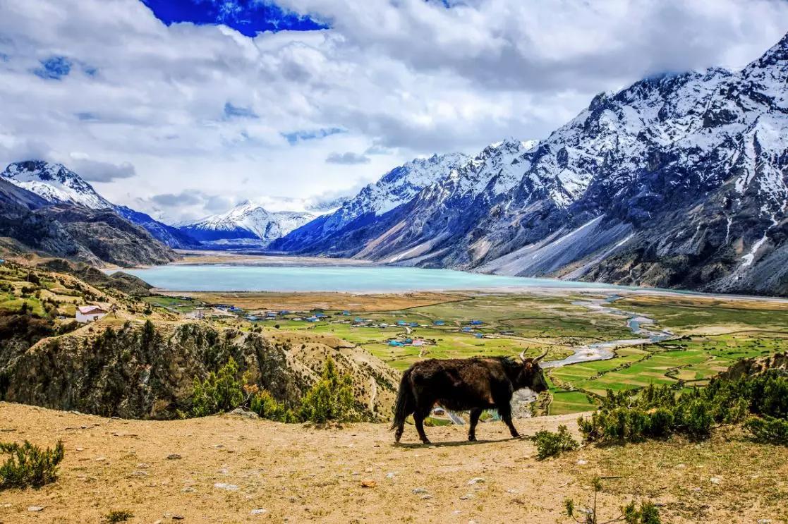 川藏公路和滇藏公路的必经之路，藏东明珠