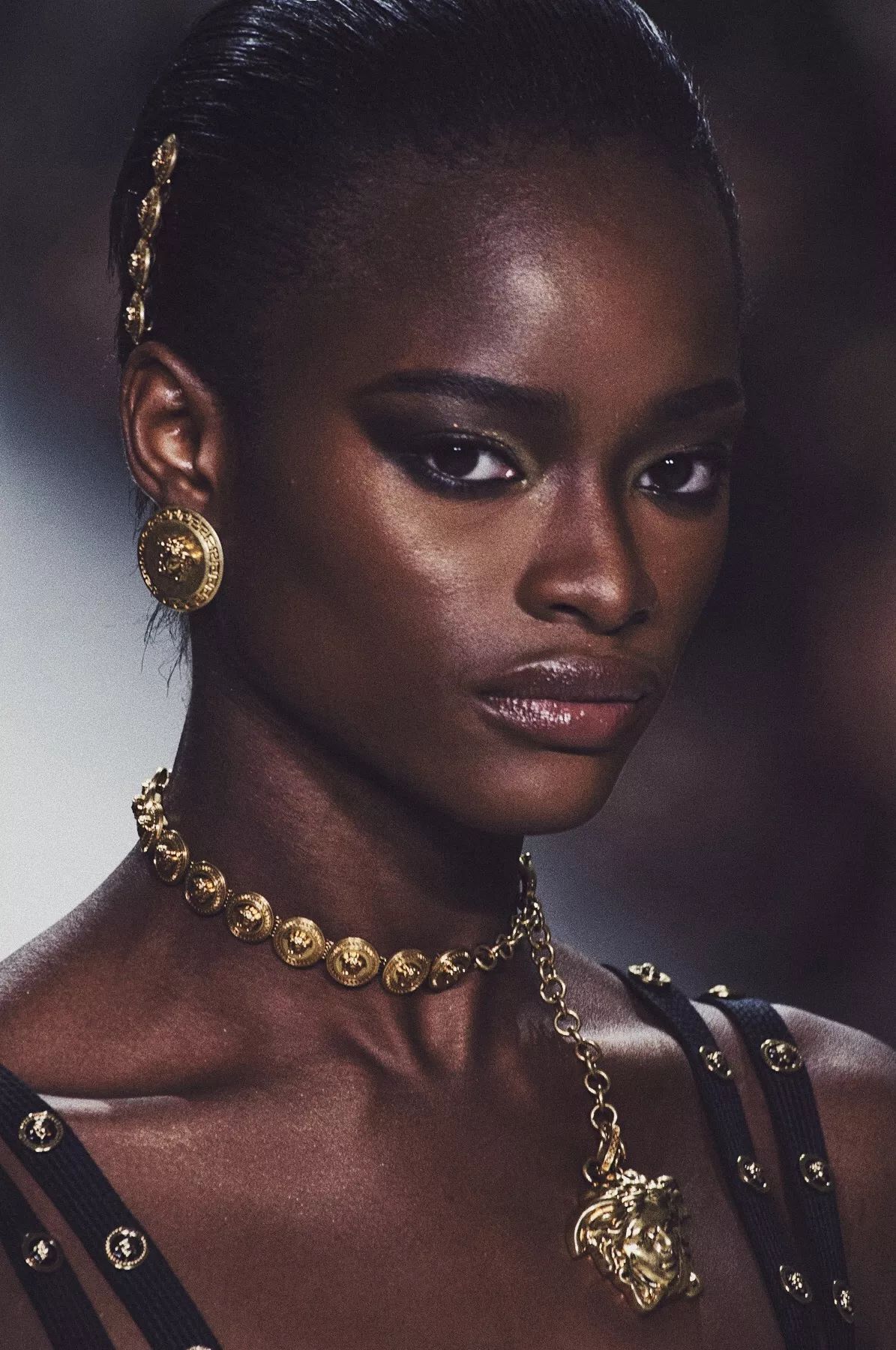 致敬Gianni Versace|是时候重返光芒万丈的“众神时代”了!|时代|巴洛克|超模_新浪新闻