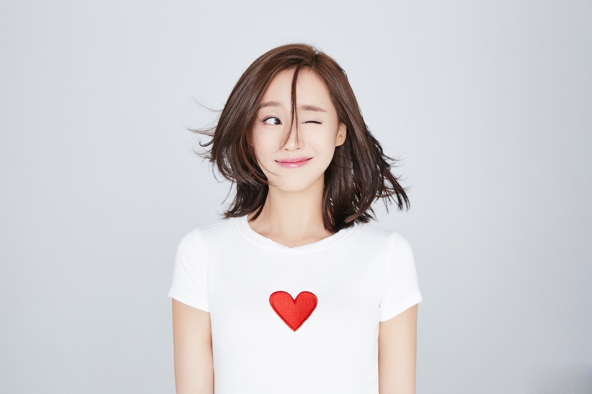 《夏洛特烦恼》中的女神秋雅，现在越来越美了！|夏洛特烦恼|女神_新浪新闻