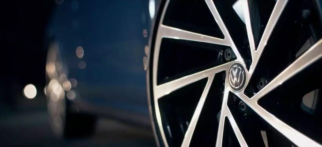 高尔夫R也真是拼了-新浪汽车