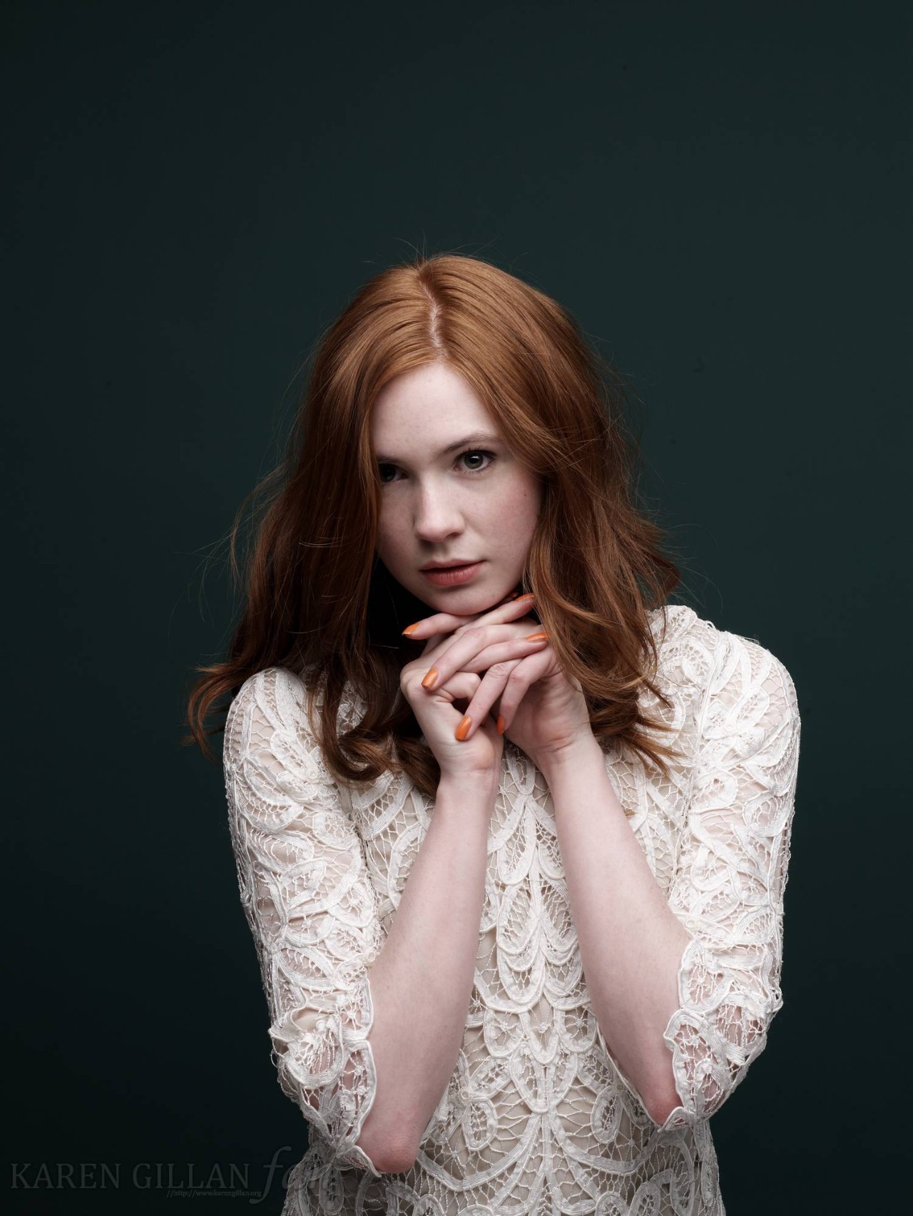 看了《勇敢者游戏》之后，我的灵魂被这双大长腿勾走了|吉兰|凯伦|灵魂_新浪新闻