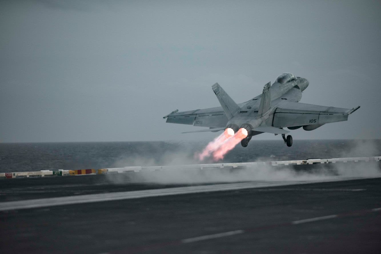 各型战斗机开加力震撼场景 尾喷口喷出一道火焰