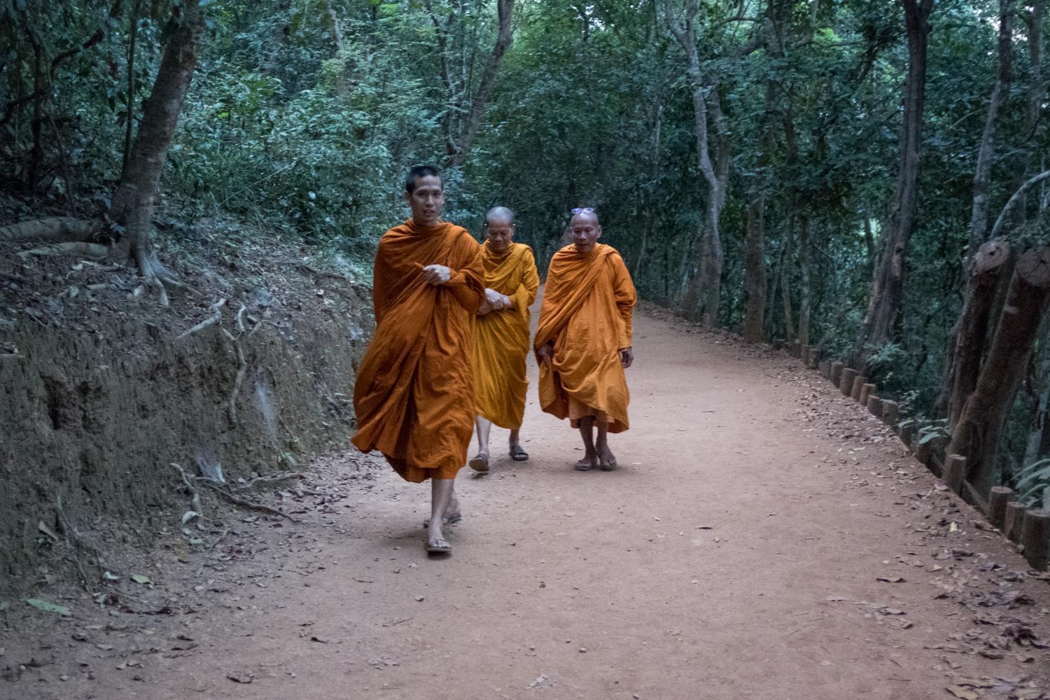 佛国柬埔寨，95％的居民信仰佛教，大街上随处都是佛的形象|柬埔寨|佛教|佛国_新浪新闻